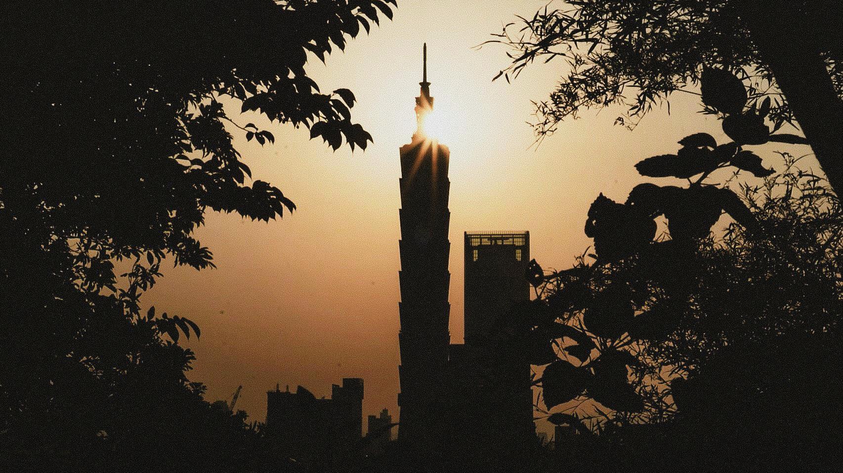 Taipei 101 [Sony a6000, SELP1650] | Scrolller