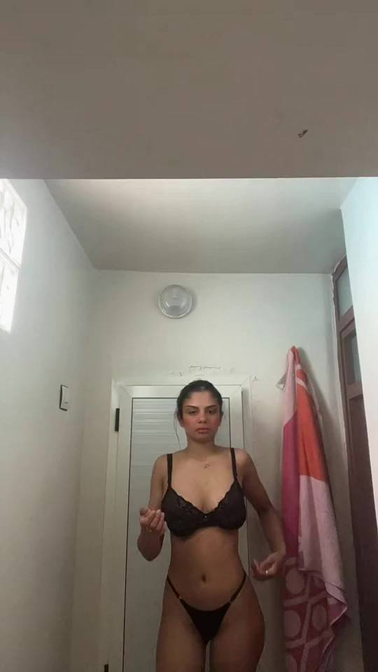 Take a good look at my body | Scrolller