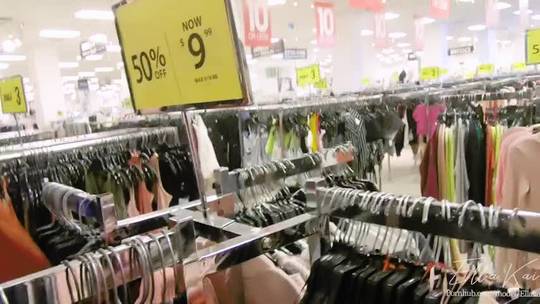 Taking her shopping is way better when she makes you cum in her mouth | Scrolller