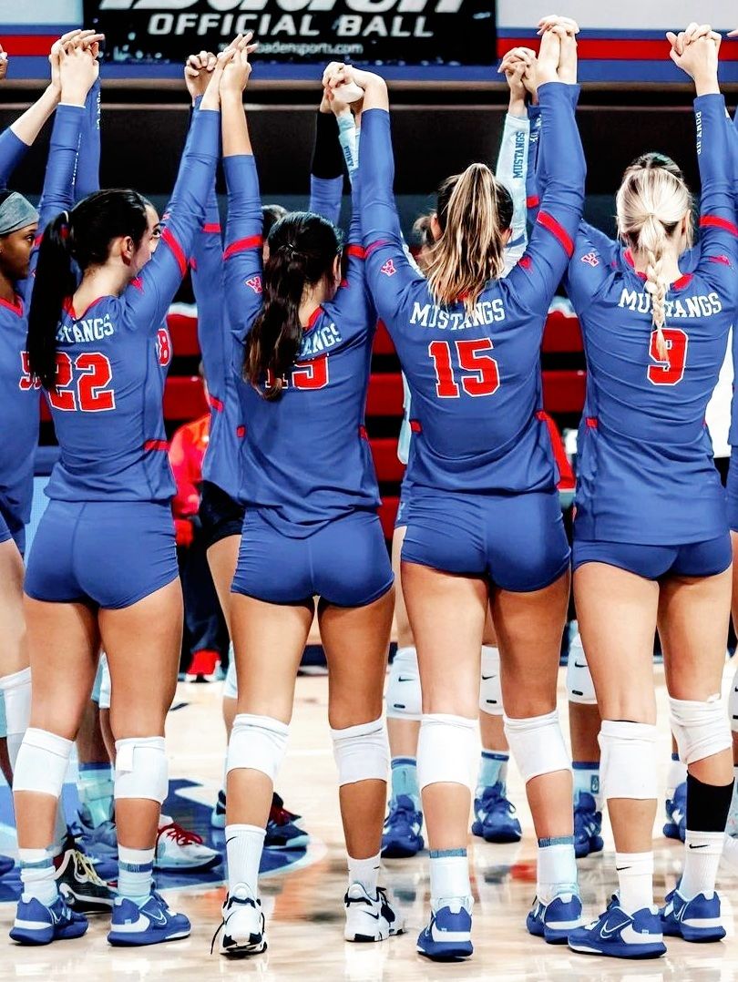 Team Huddle | Scrolller