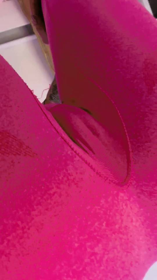 Teasing all the men at the gym | Scrolller