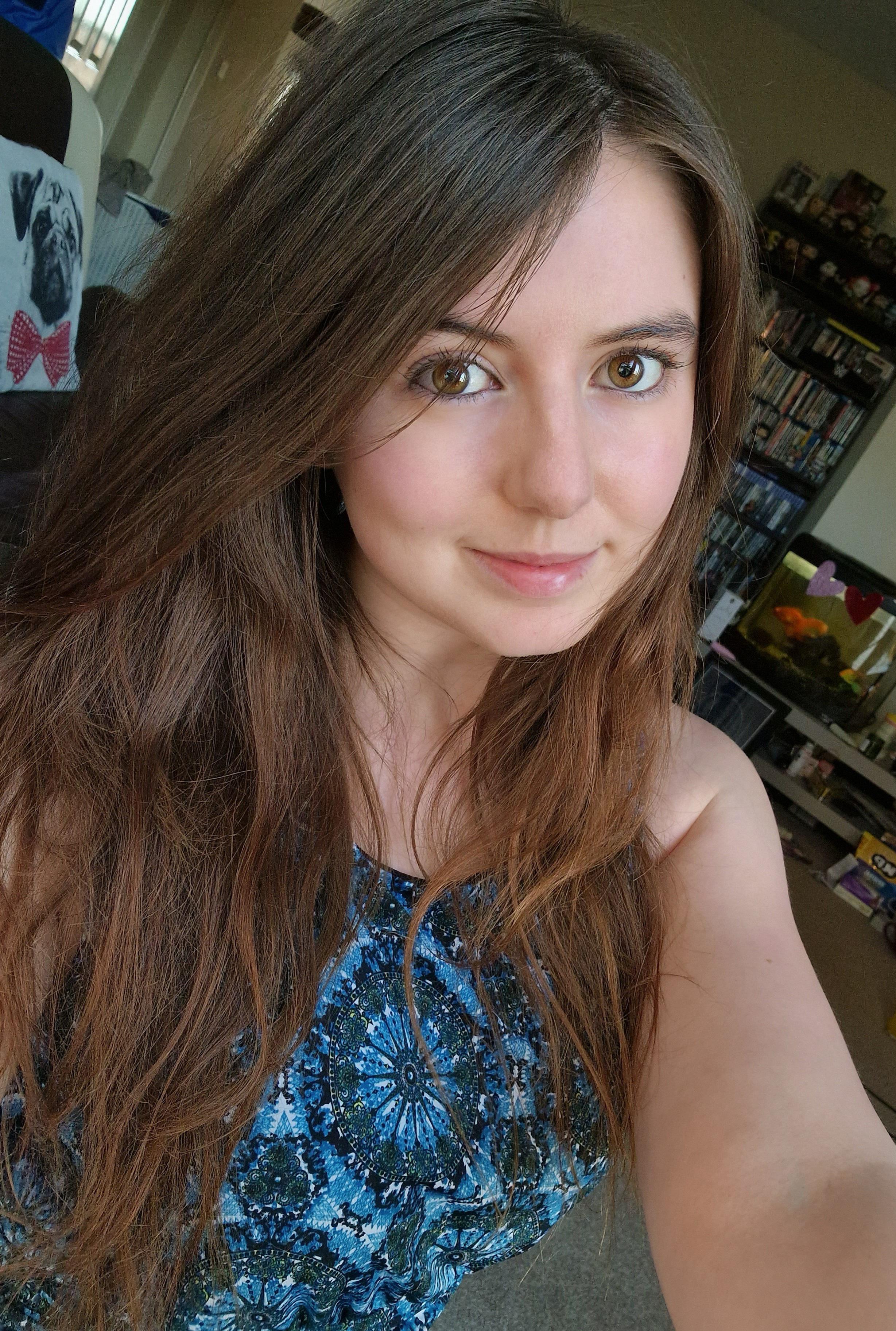 Thank you sun for turning my boring brown eyes into whatever colour this is | Scrolller