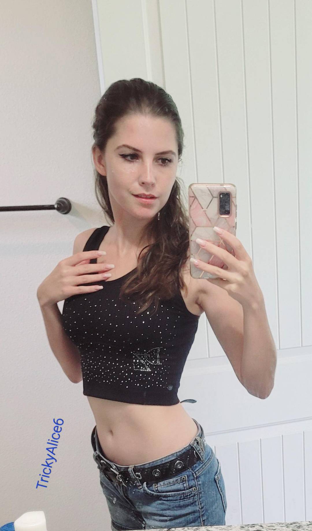 thanks for the invite ! petite girls allowed here ? 🥰 | Scrolller