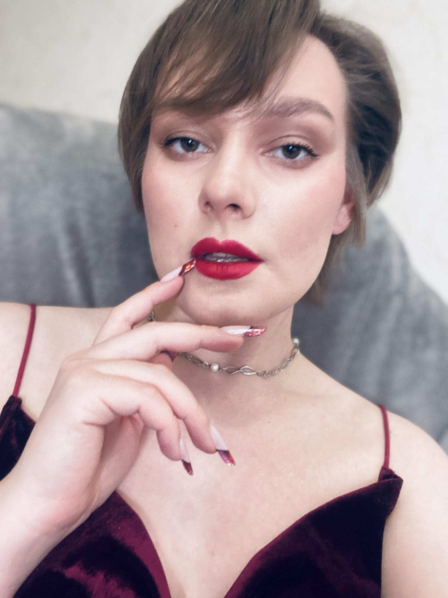 The best choice for pixie - red lips | Scrolller