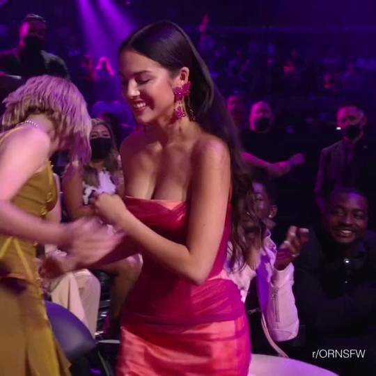 The bouncy VMA’s dress | Scrolller