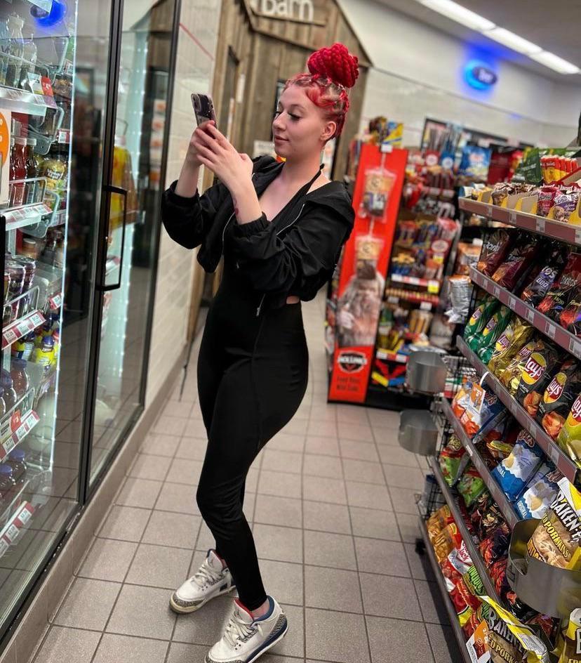 The Braids And Jordans 🥵 ️‍🔥 ️‍🔥 Scrolller