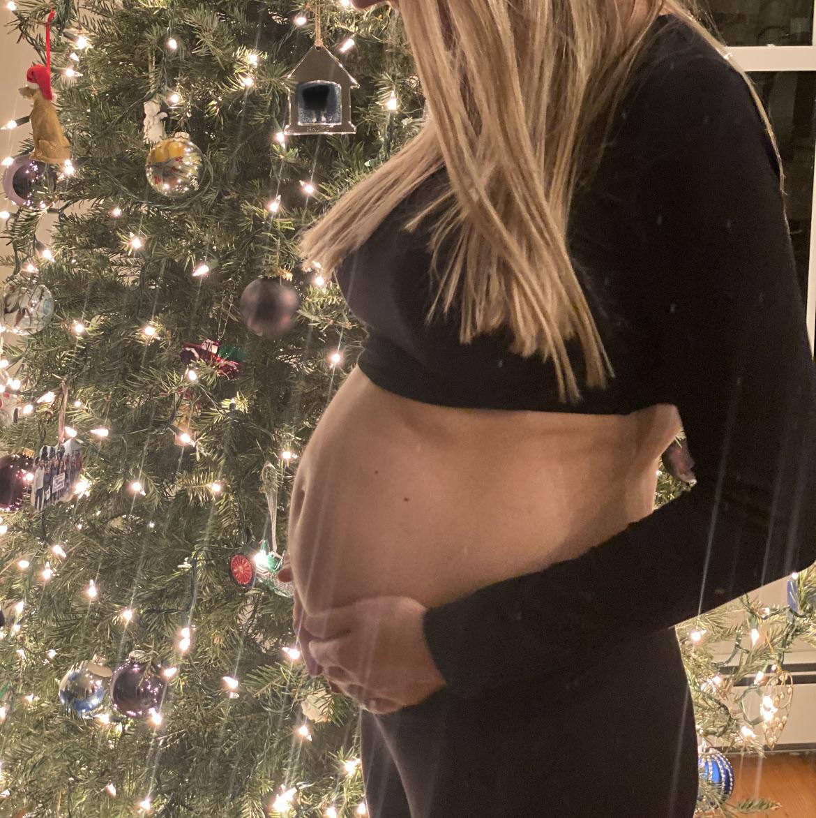 The bump is growing 😍 | Scrolller