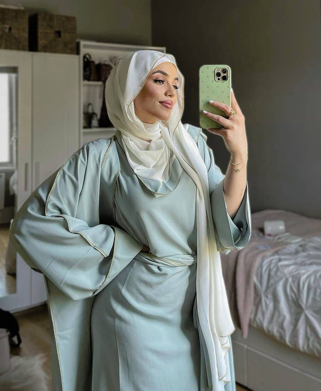 The curve | Scrolller