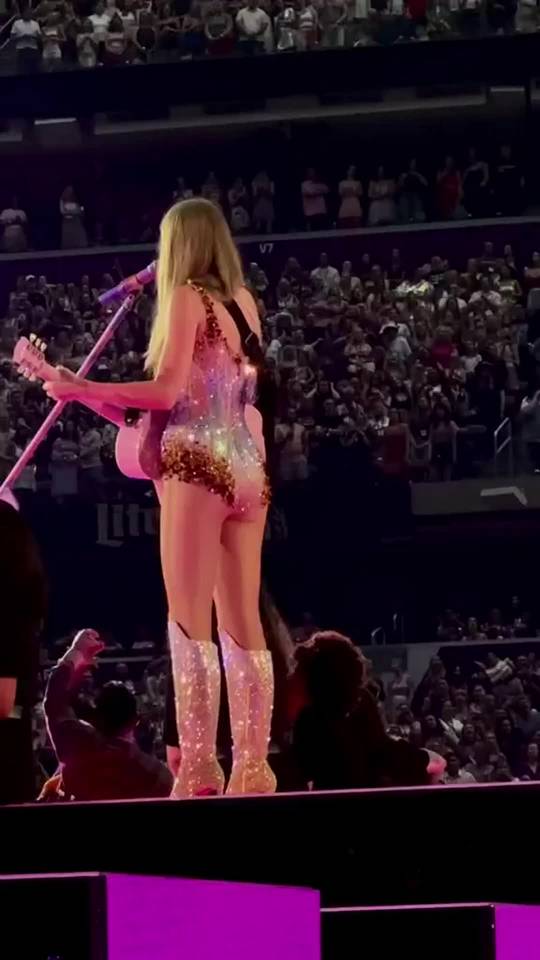 The first strut of this tour! | Scrolller