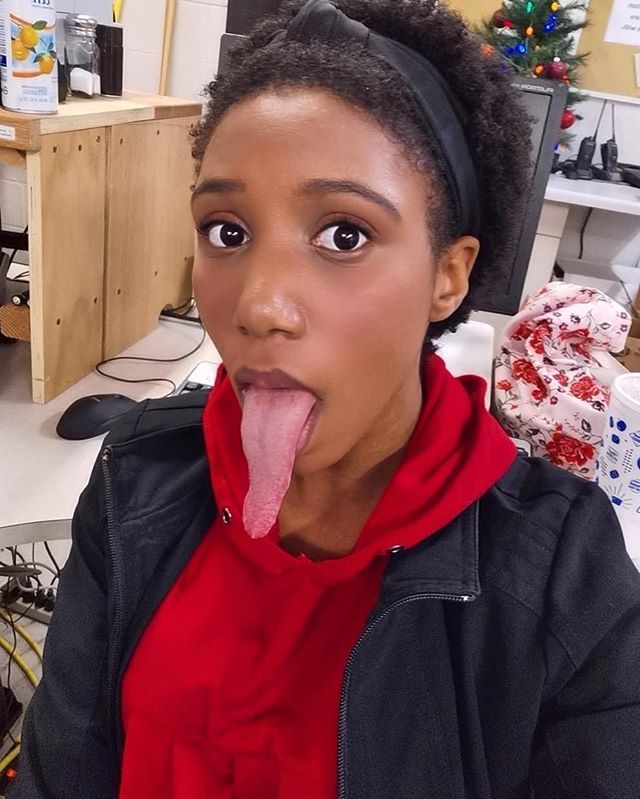 The legendary zzz and her super long tongue | Scrolller