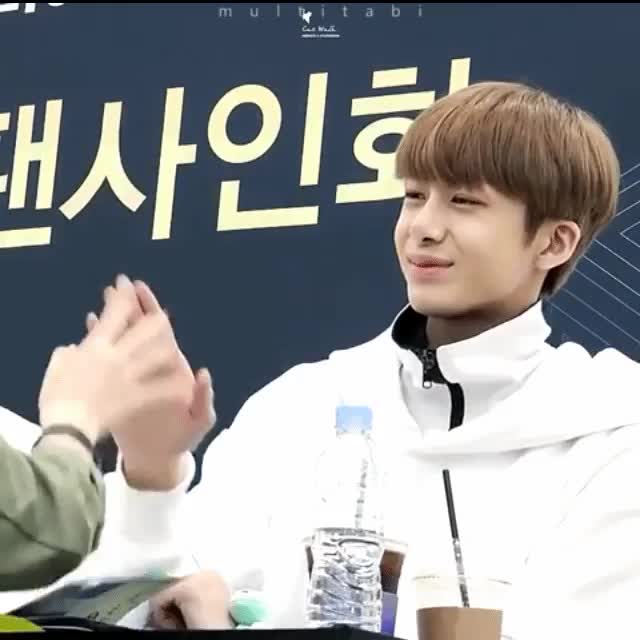 The pain of being left hanging | Scrolller