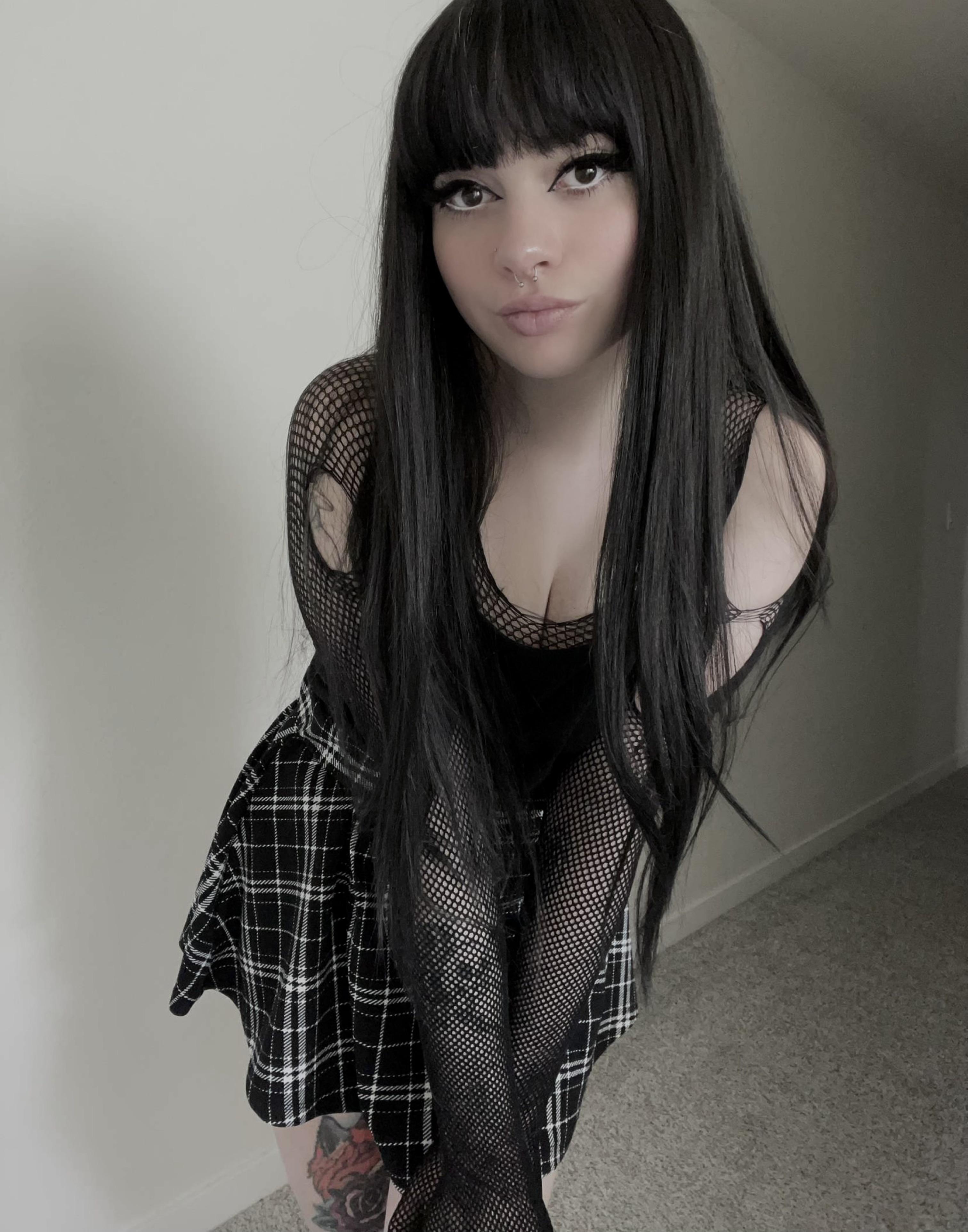 The skirt really adds to the vibe 🖤 | Scrolller