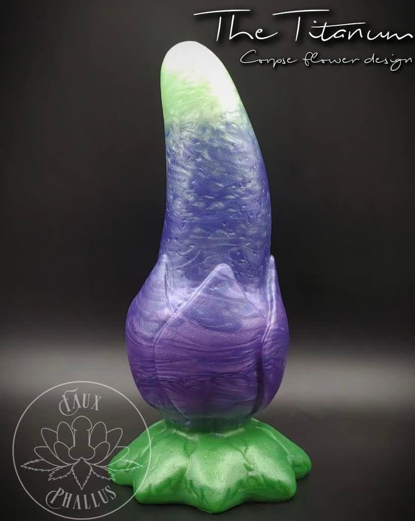 The Titanum Knot | Scrolller