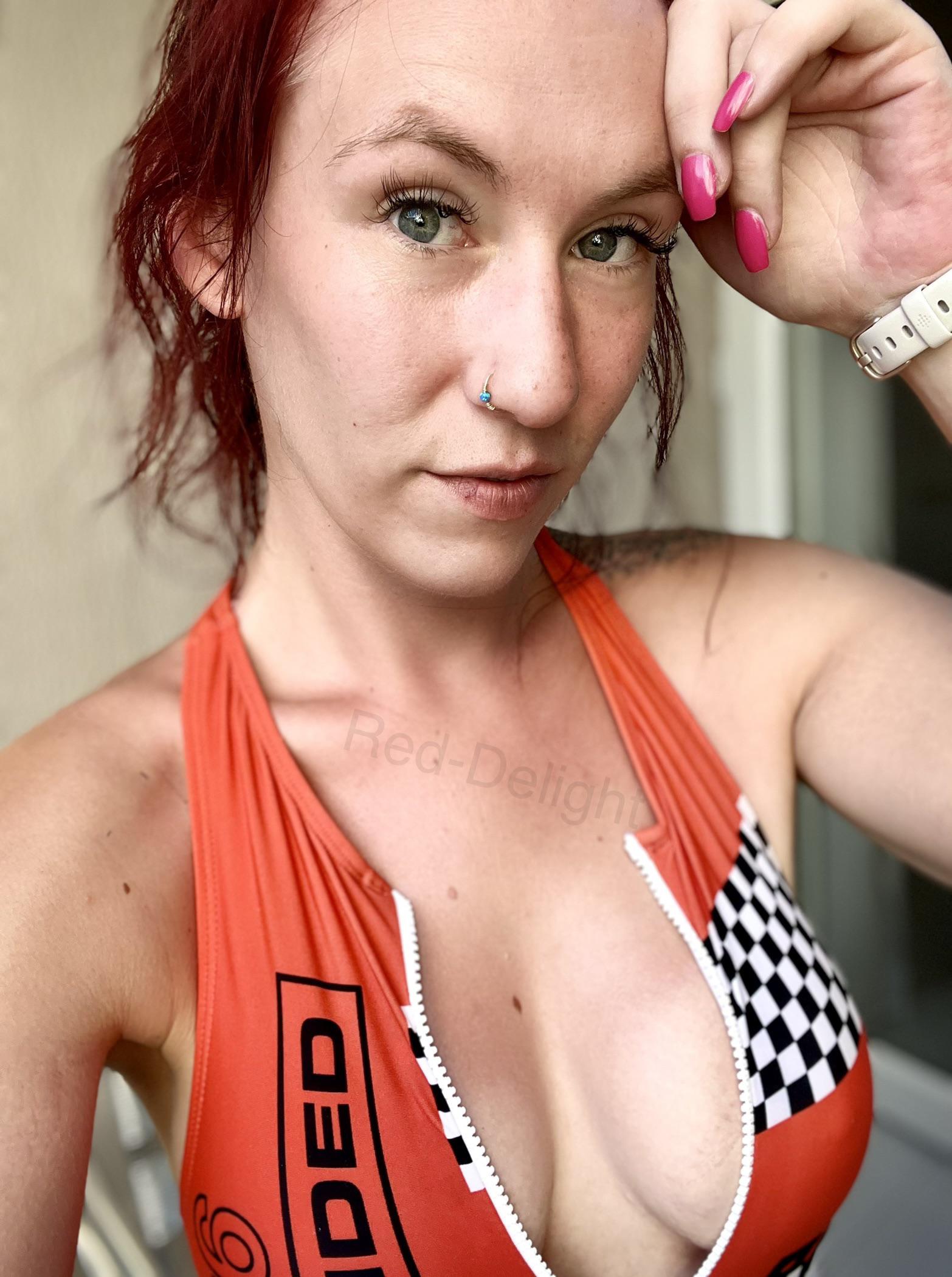 The zip goes all the way down | Scrolller