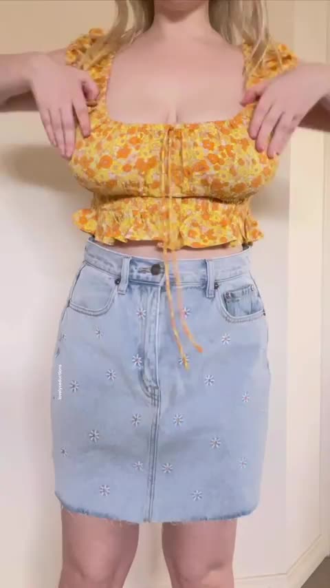Theres Some Huge Knockers Hiding Behind This Cute Top Scrolller