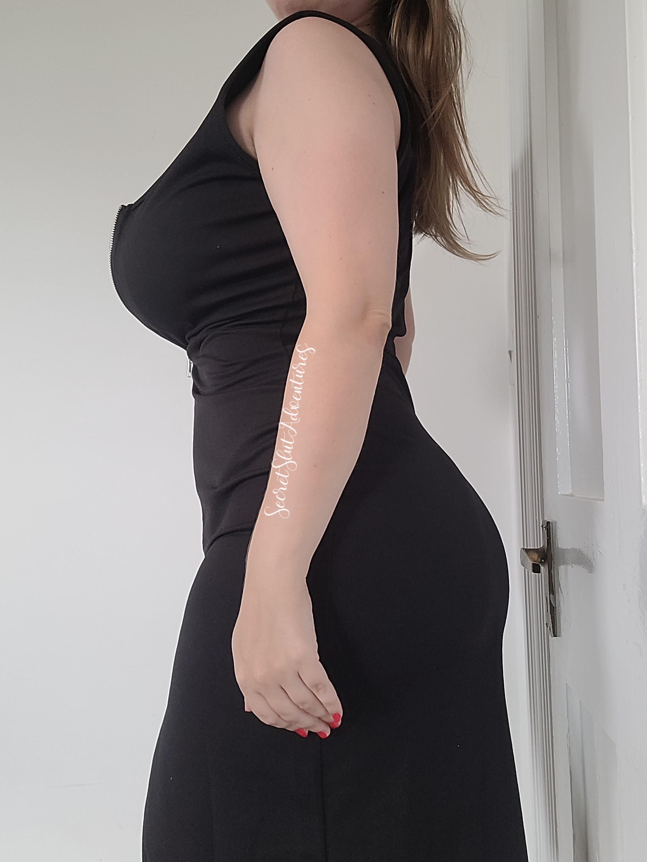 There's really no hiding my curves | Scrolller