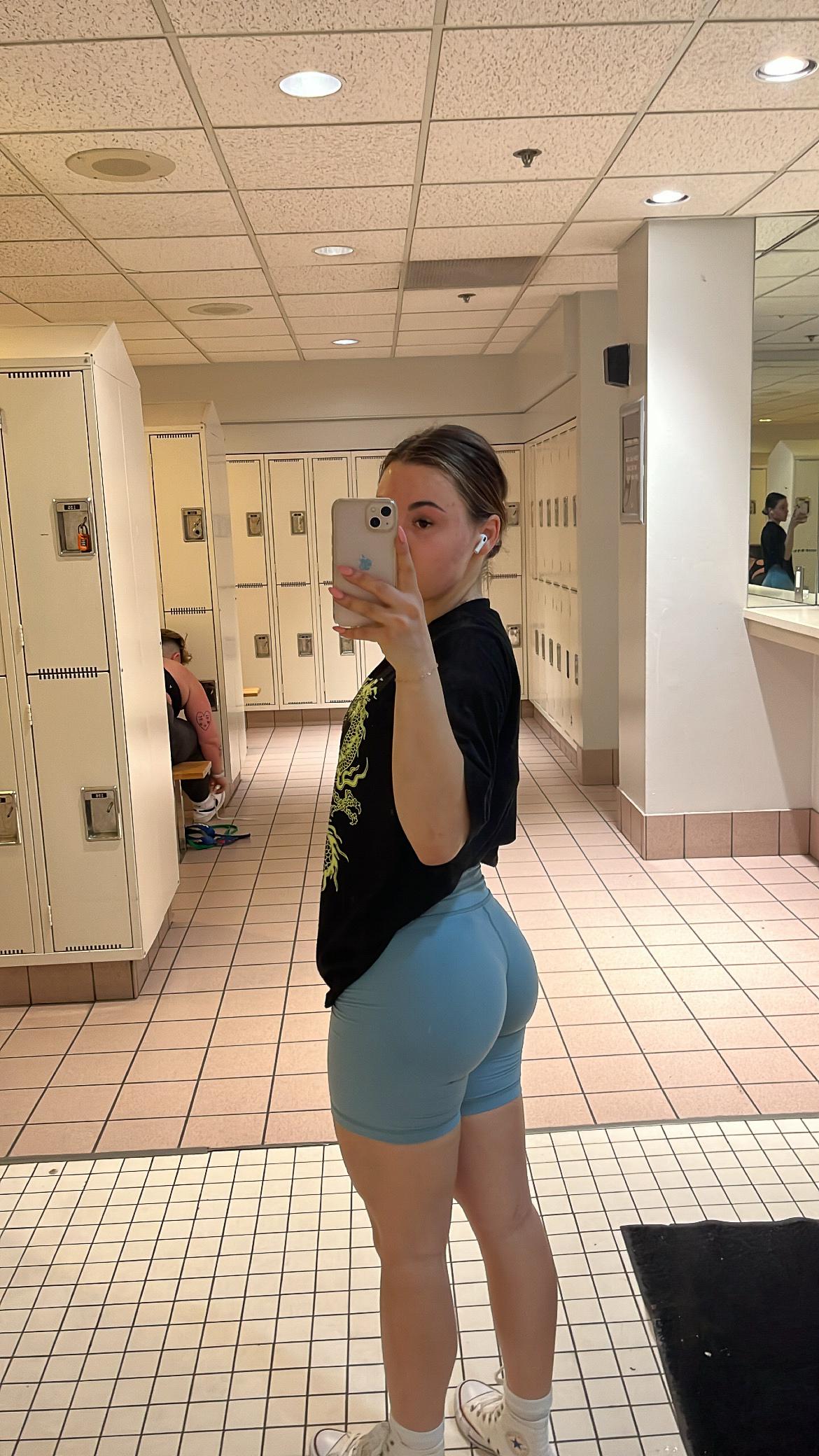 Thicc enough to be your valentine? | Scrolller