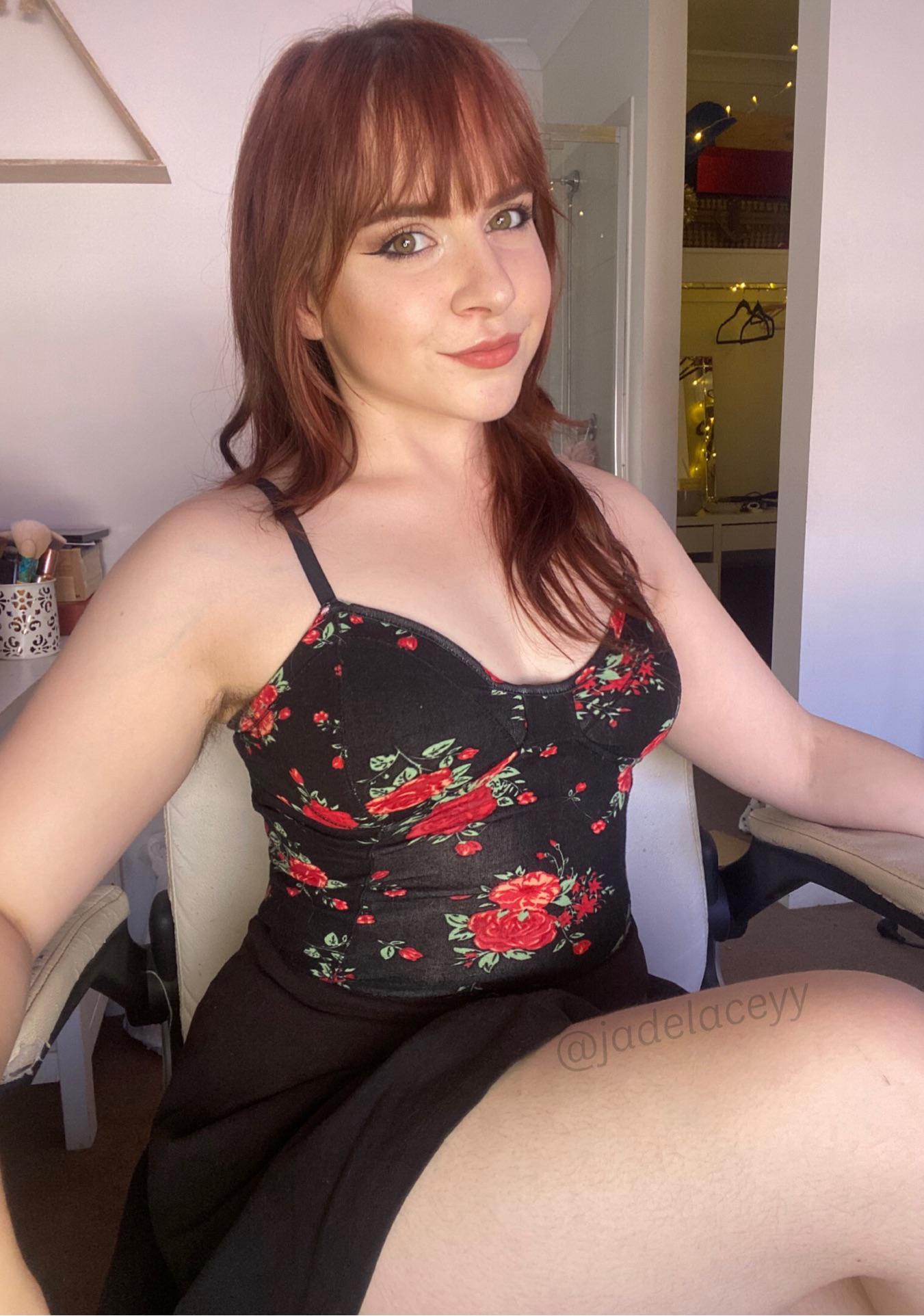 Thick thighs, pretty eyes 💕 | Scrolller