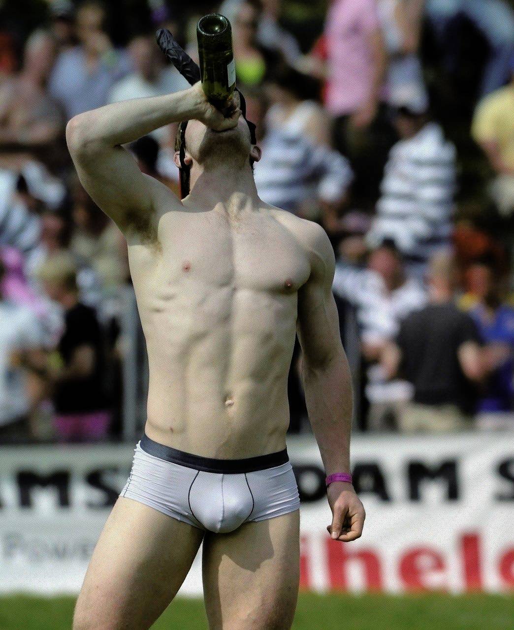 Thirst all around | Scrolller