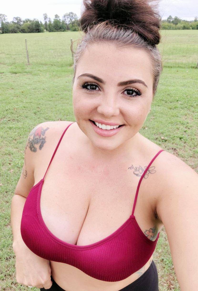 This bra gives amazing cleavage.. | Scrolller