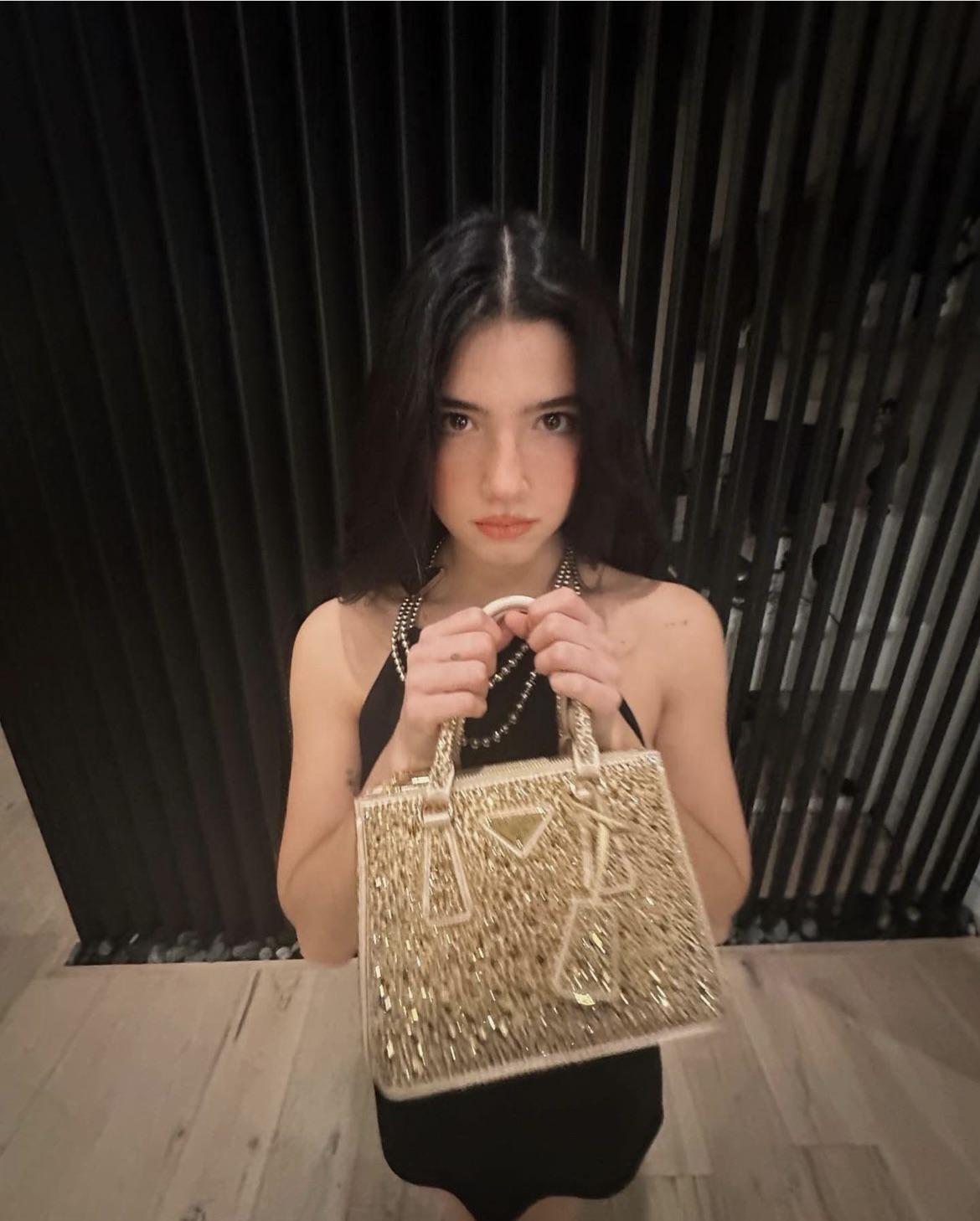 This is how she looks like begging for cum | Scrolller