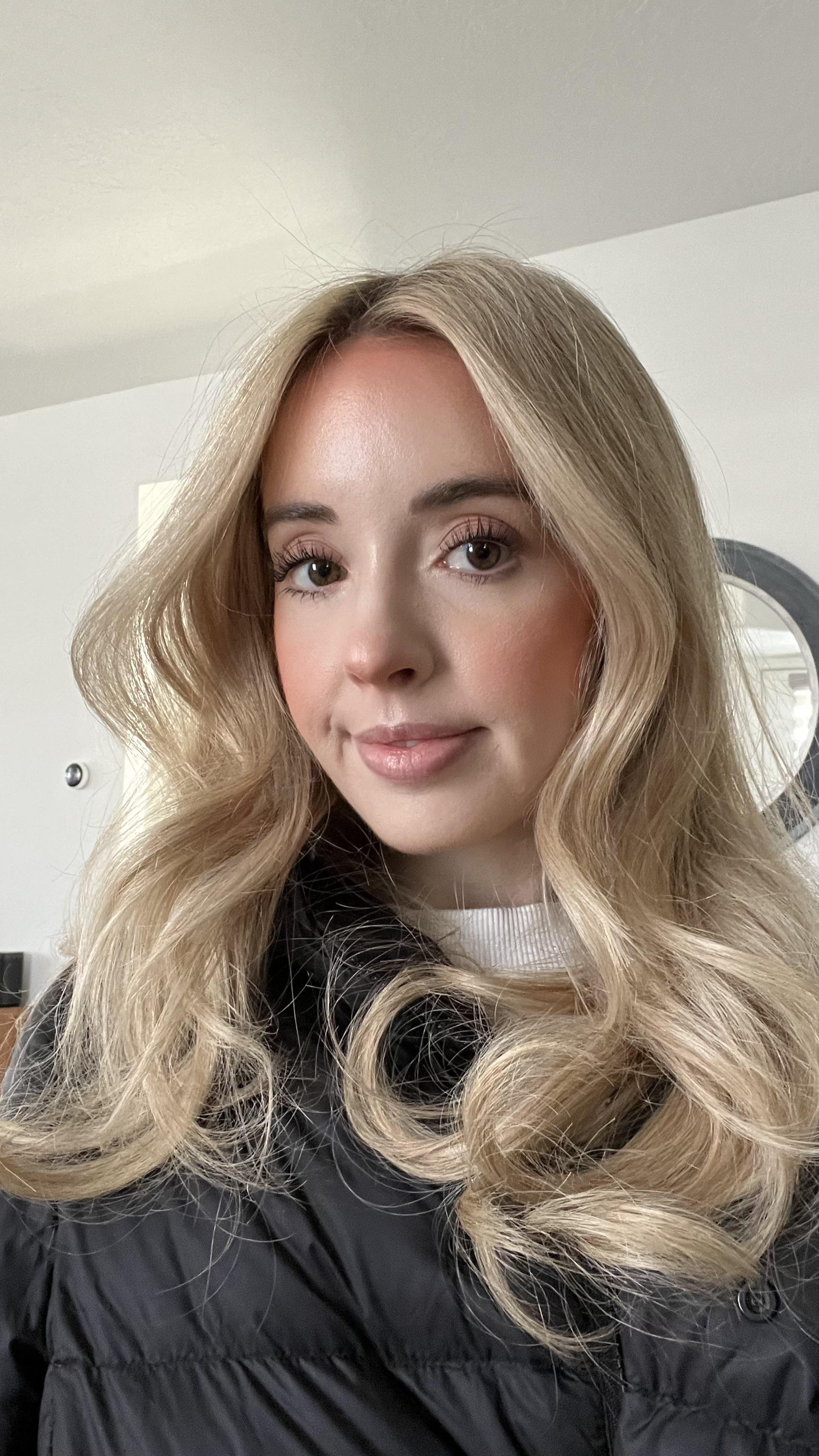 This is my hello face | Scrolller