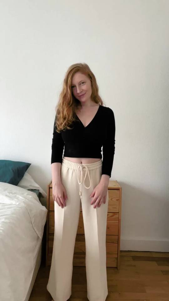 This is what happens when mother nature gives triple D's to a 5'2 redhead | Scrolller