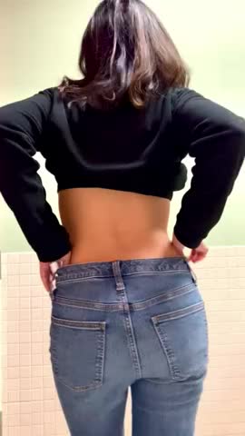 This little Filipina ass needs a good glazing | Scrolller