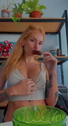 This mommy want a cream dessert | Scrolller