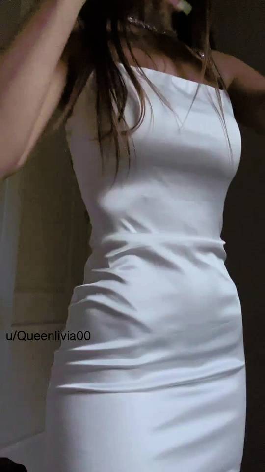 This white dress makes me look a bride | Scrolller