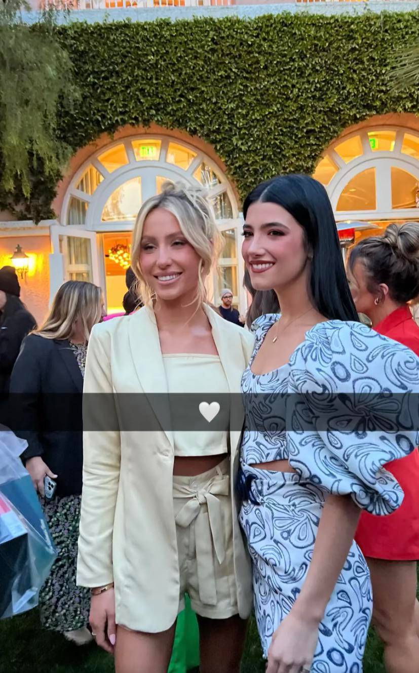 Threesome with those two 😫 | Scrolller