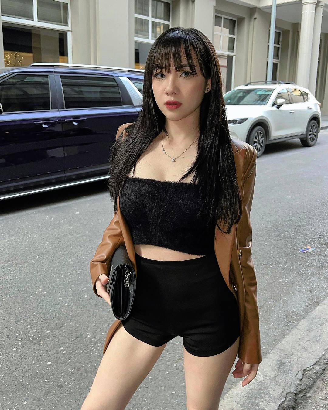 Tight shorts | Scrolller