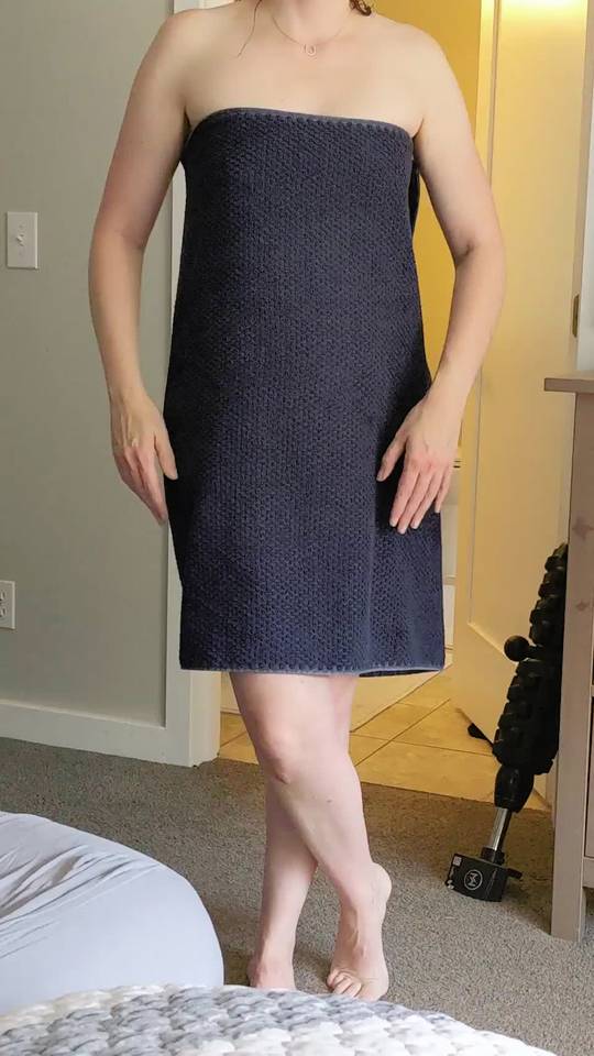 Tiny tit, pussy mound, towel drop | Scrolller