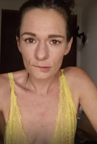 Touch it with your tounge 👅 | Scrolller