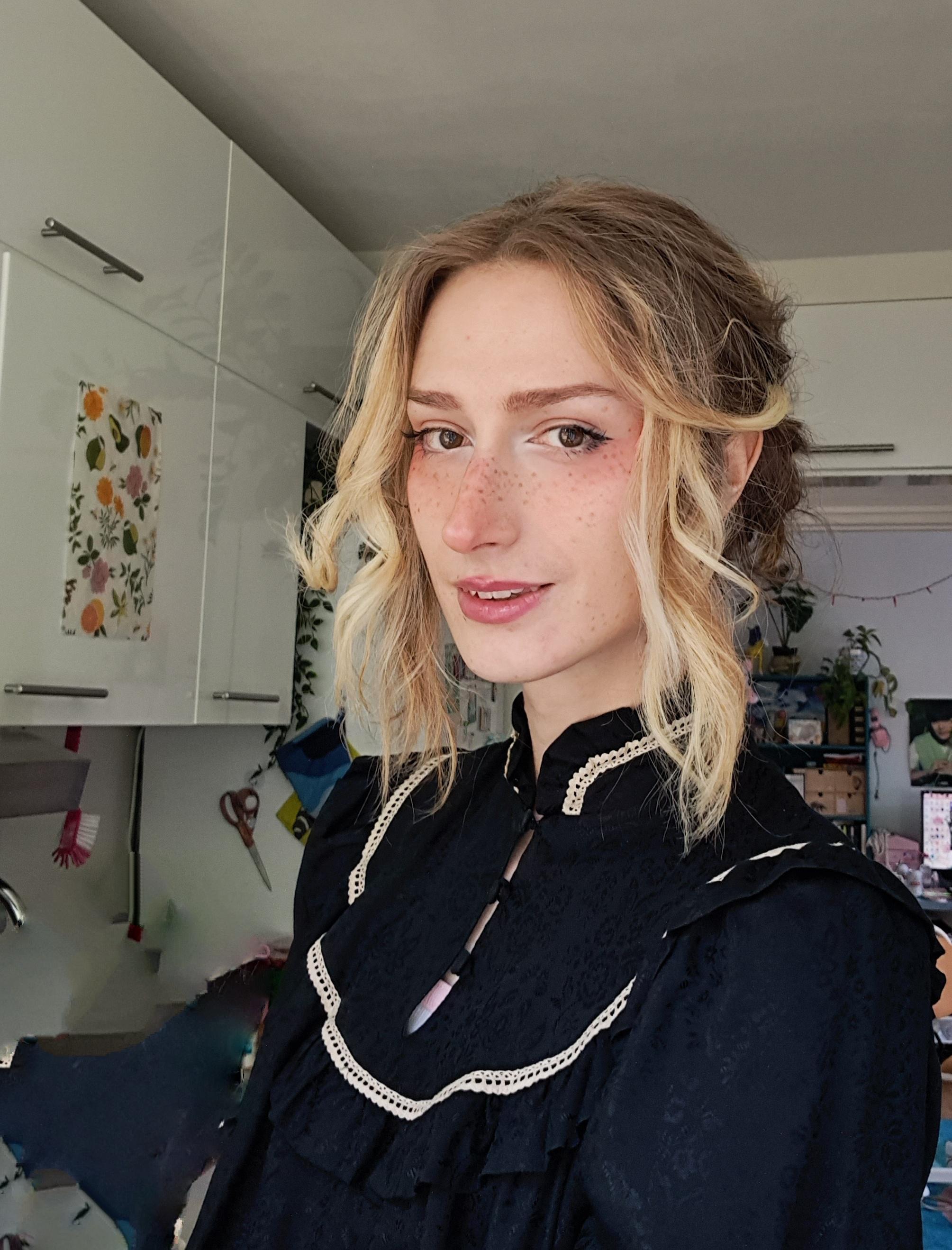 Tradwife trans girl😌🥧 | Scrolller