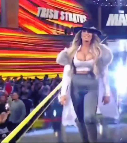 Trish Stratus | Scrolller