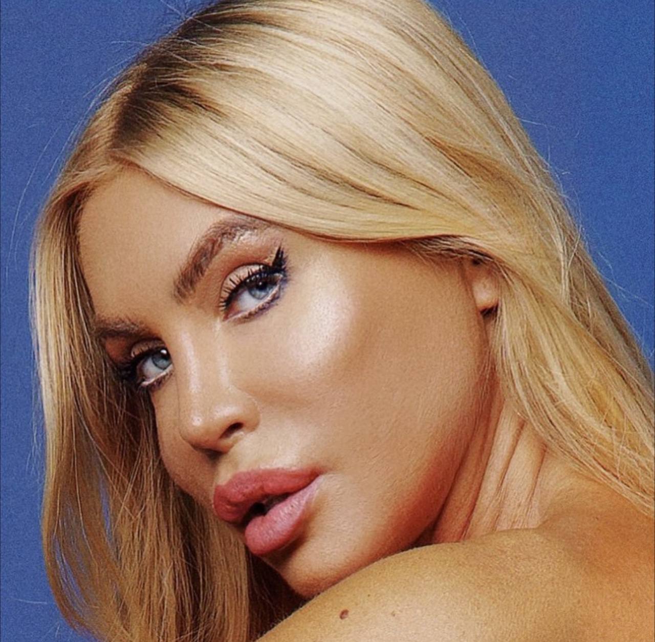 True Bimbo Face Scrolller