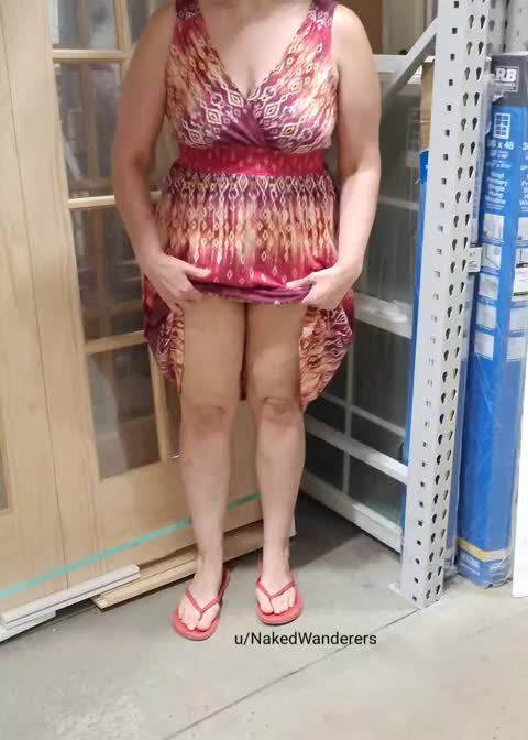 Trying to find some wood at the hardware store | Scrolller