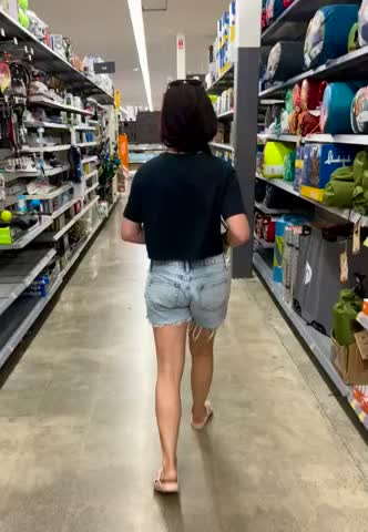 Tuesday Titty Flash. Walmart Edition [f] | Scrolller