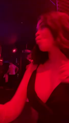 Twerking at the nightclub | Scrolller