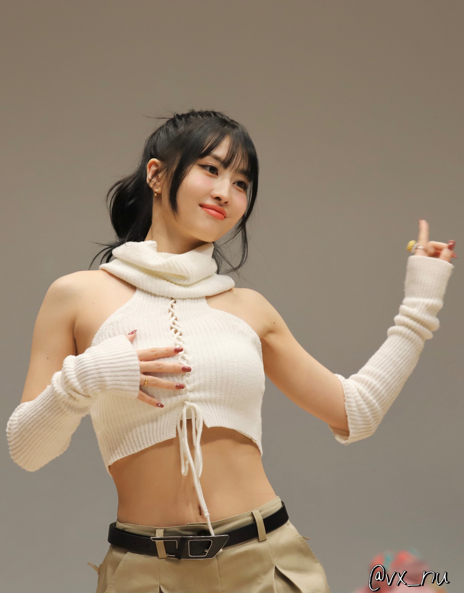 Twice - Momo | Scrolller