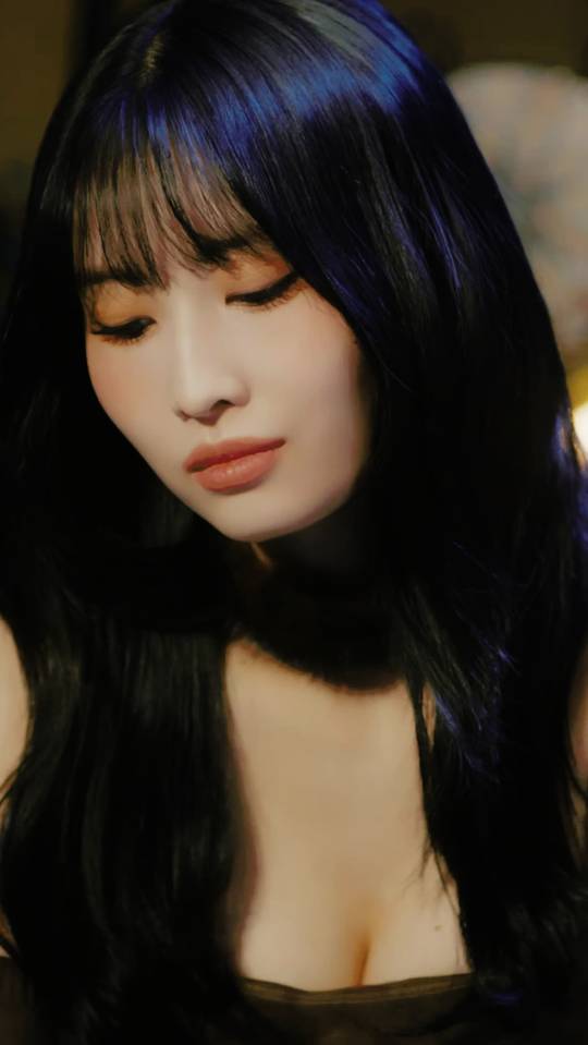 TWICE - Momo, Mina & Sana | Scrolller