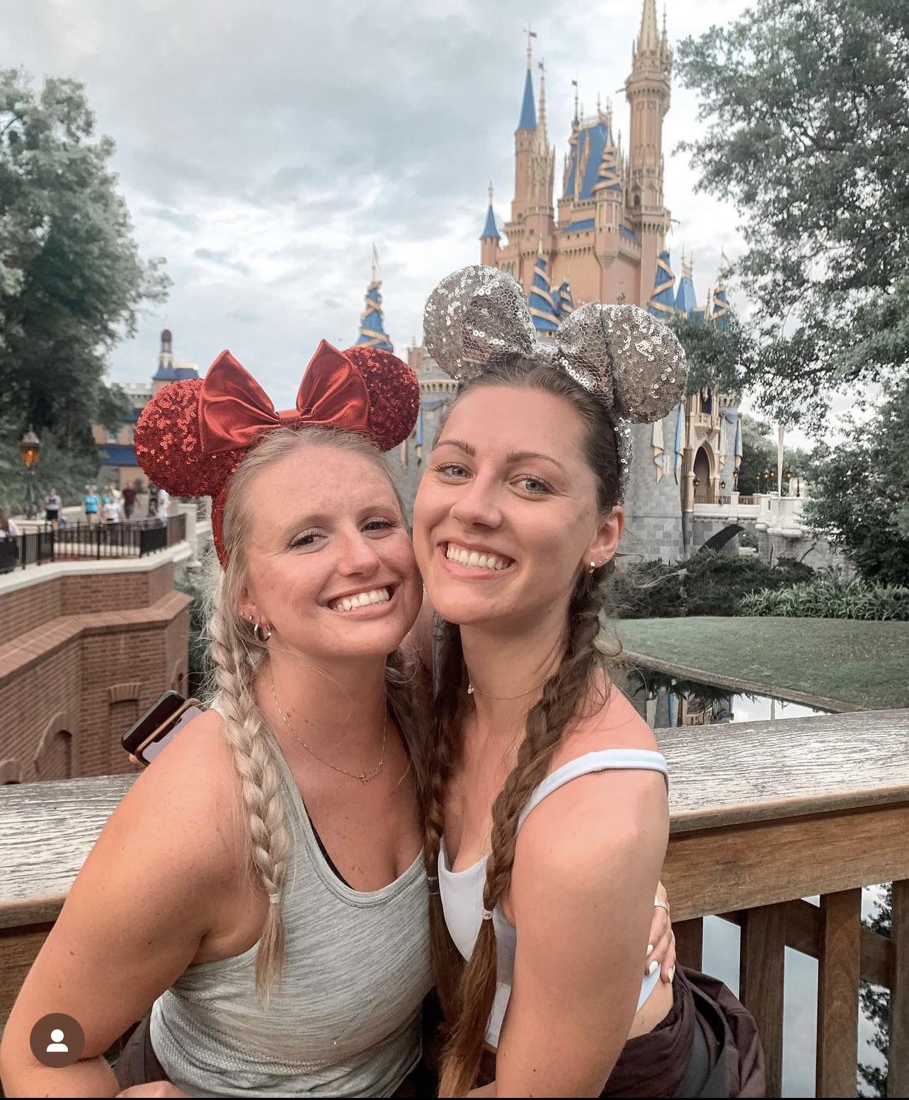 Two Gorgeous Ladies Scrolller