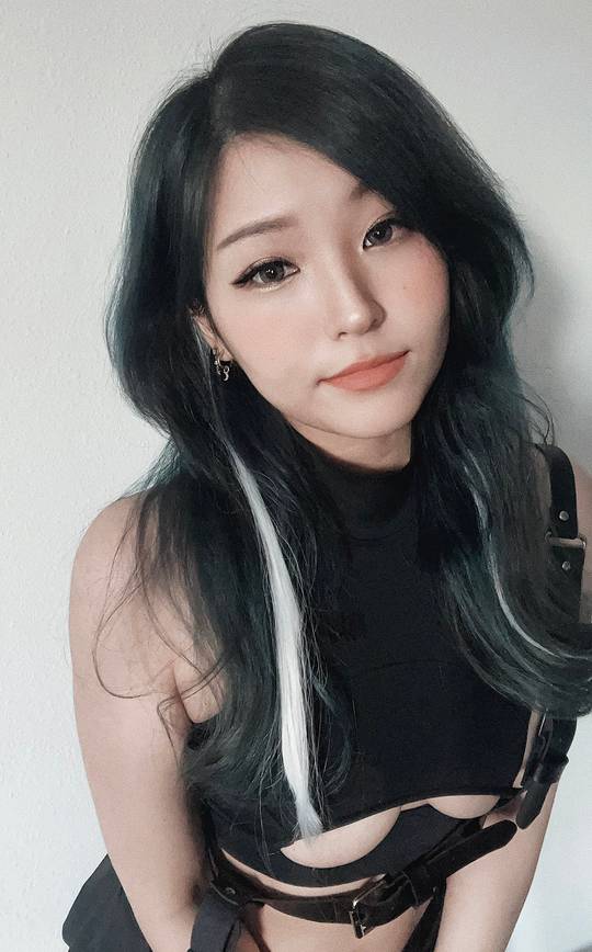 Underboob | Scrolller