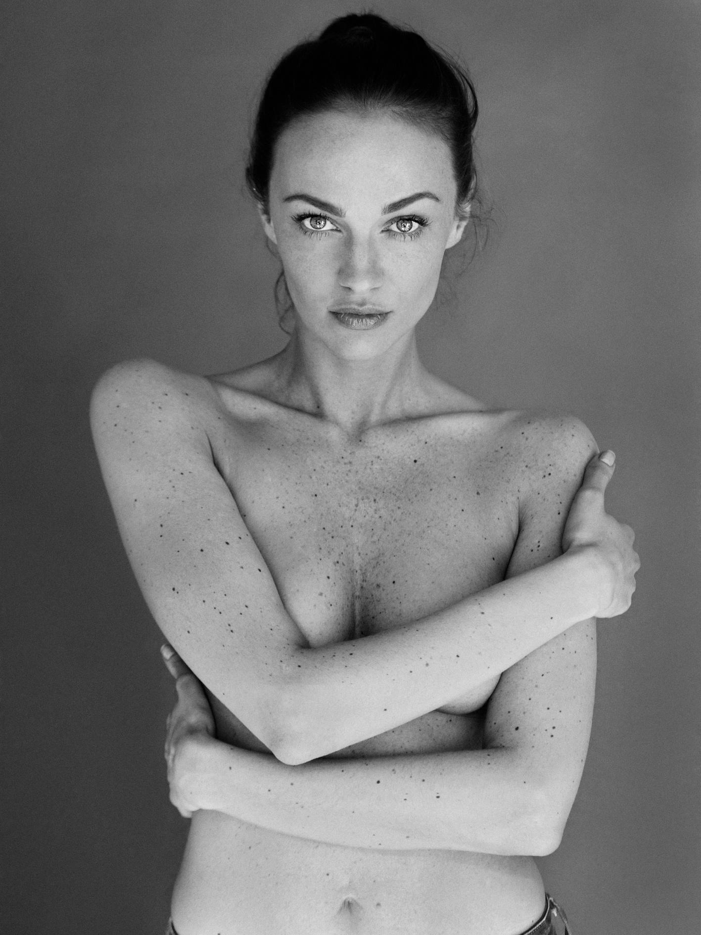 unknown model | Scrolller