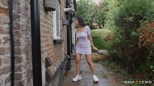 Valentina Nappi looking around outside | Scrolller