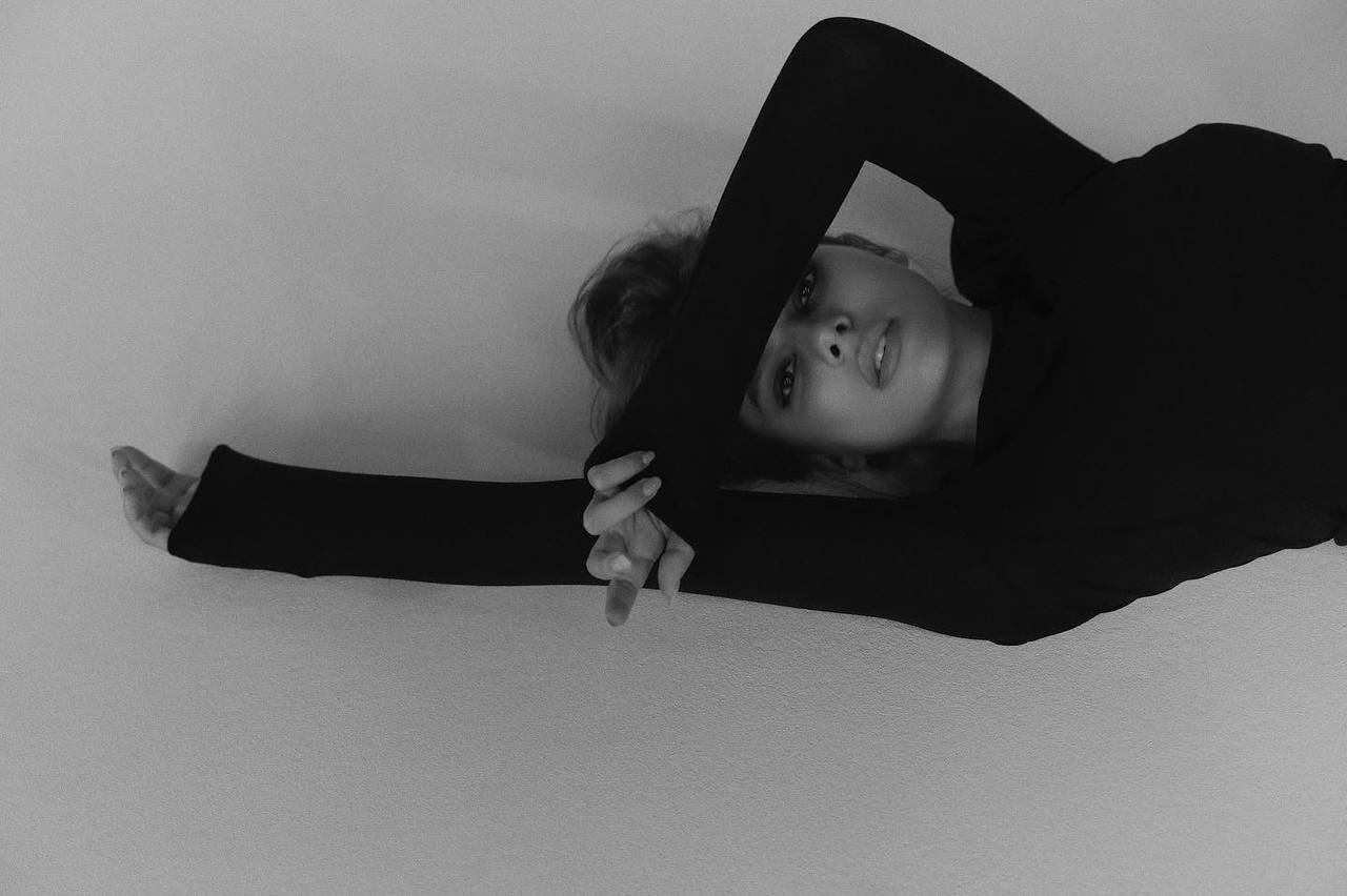 Viki in B&W | Scrolller