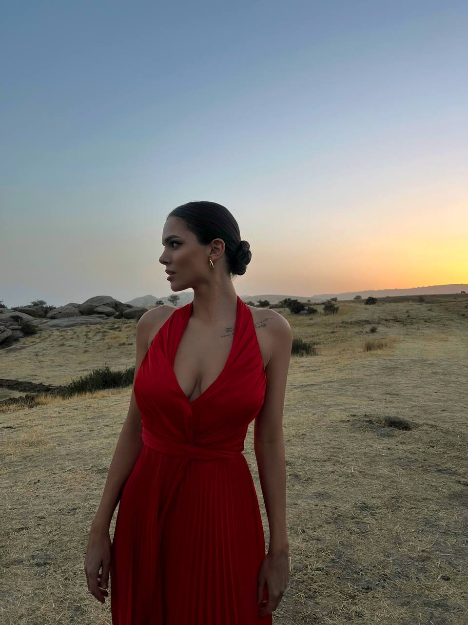 Viki in red | Scrolller