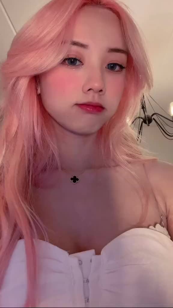 Vyvan ♥ | Scrolller