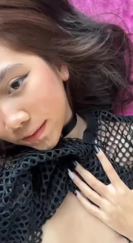 Wanna come play with this dumb asian girl? | Scrolller